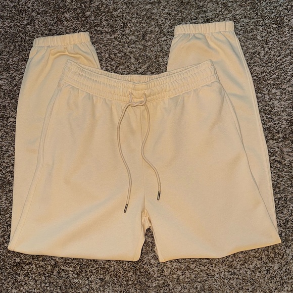 H&M | Pants & Jumpsuits | Nwt Buttercream Color Sweats | Poshmark
